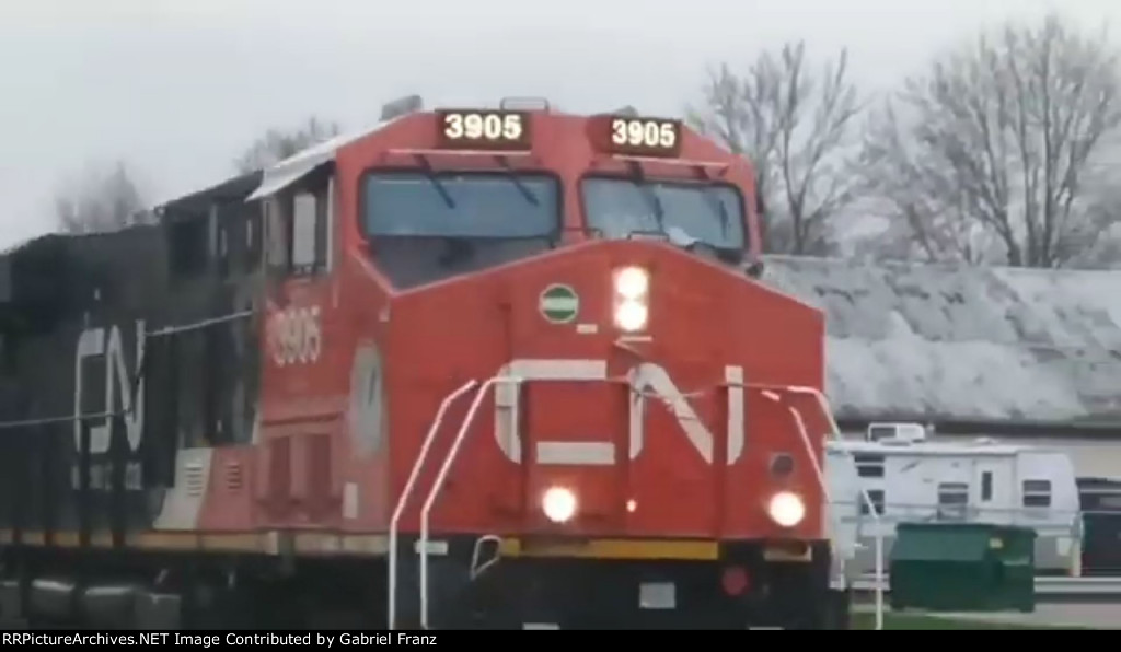 CN 3905 clears north through Richmond on a cloudy evening on 484 with mixedfreight!